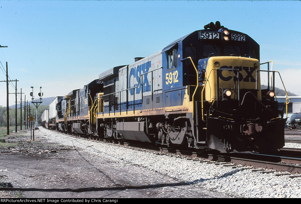 CSXT 5912 on R135